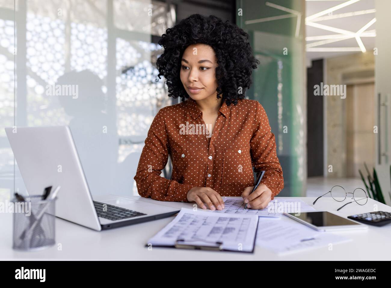 Woman filling checklist pen hi-res stock photography and images - Alamy
