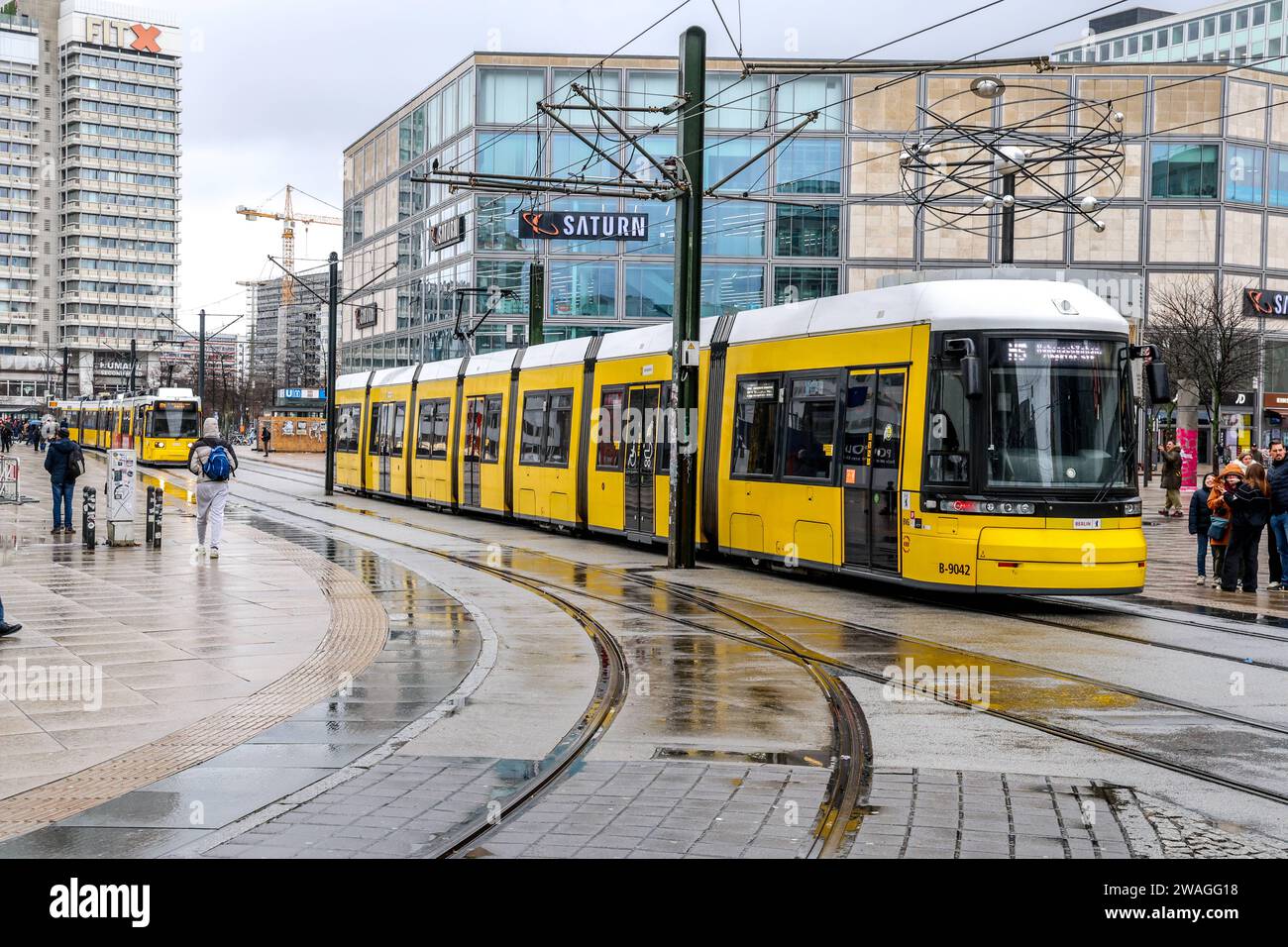 Straßenbahn der BVG auf dem Alexanderplatz Linie M5 - Hohenschönhausen, Zingster Straße- Berlin ...
