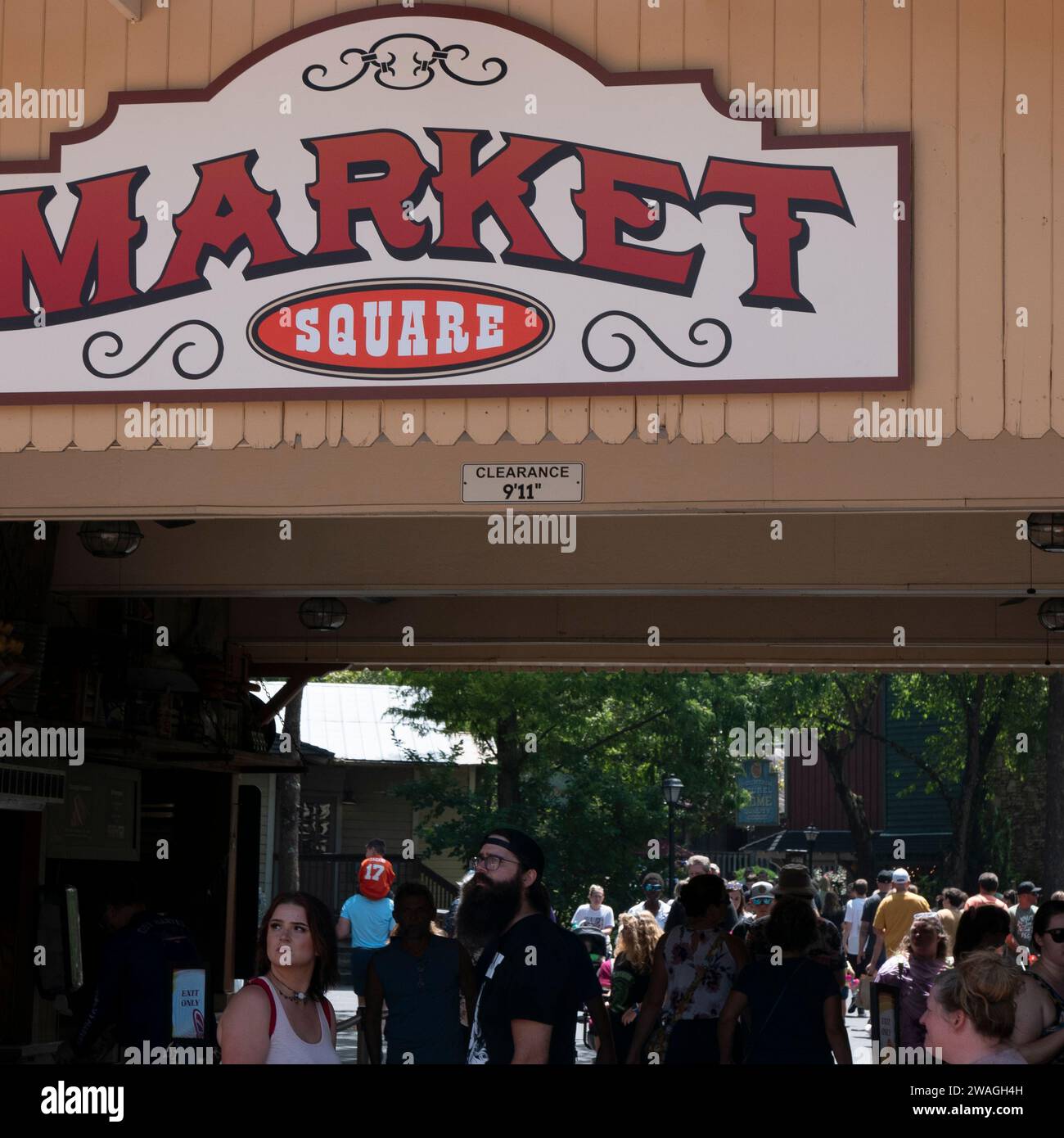 Dollywood sign hi-res stock photography and images - Alamy