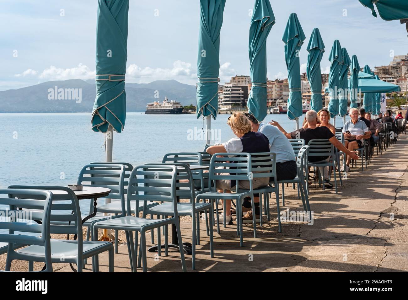 Seafront restaurant terrace hi-res stock photography and images - Alamy