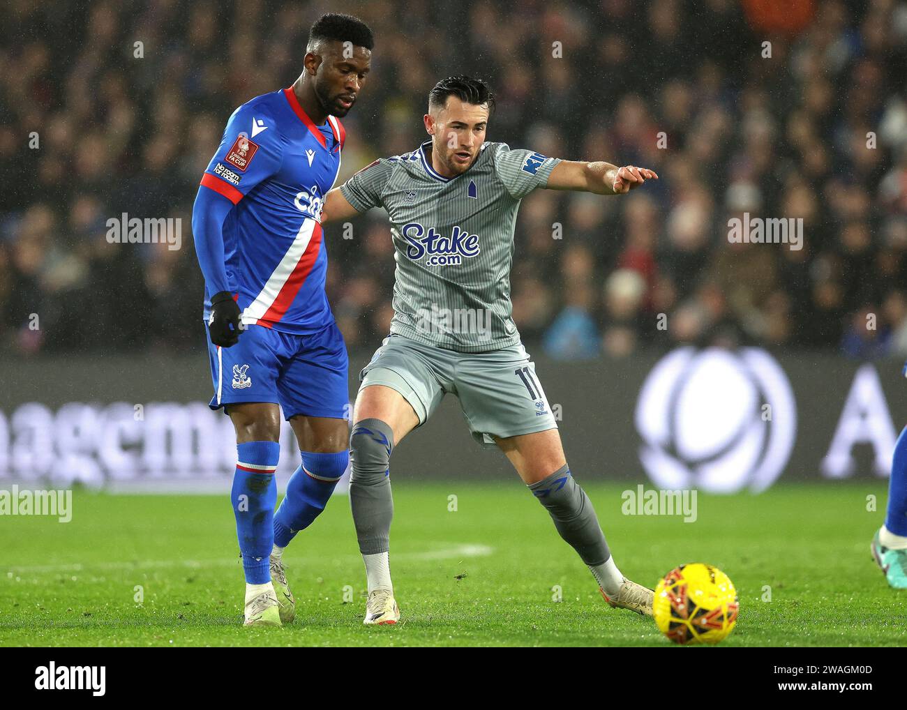 London, UK. 4th Jan, 2024. Jefferson Lerma of Crystal Palace and Jack ...