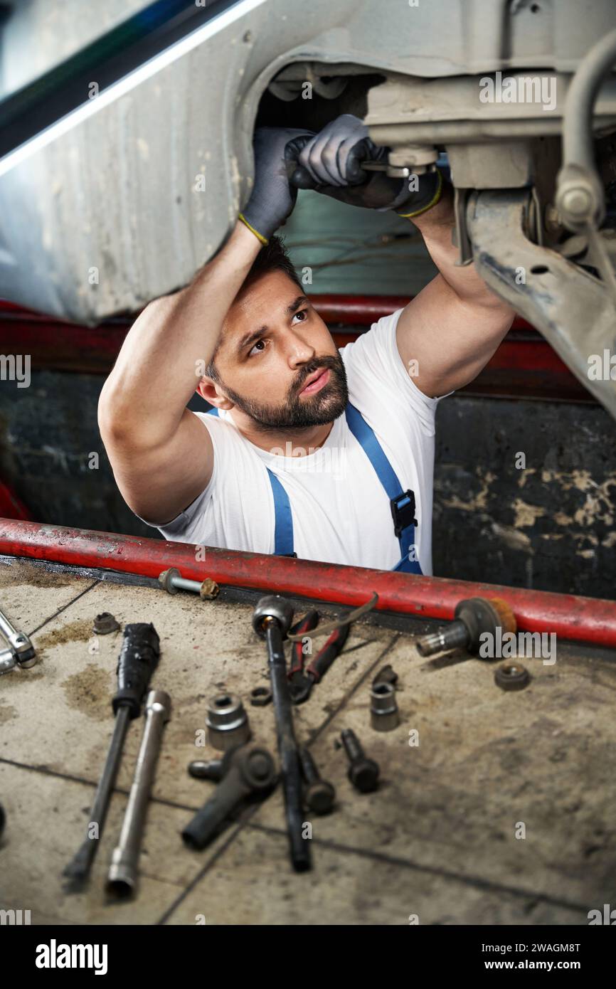 Concentrated mechanic fixing motor vehicle in inspection pit Stock ...