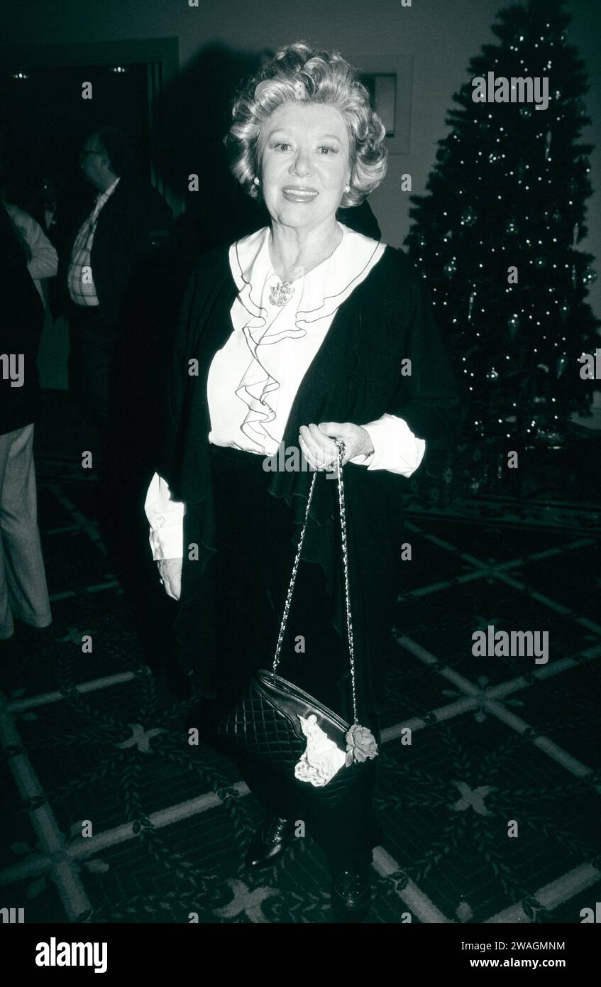 File Photo Glynis Johns Has Passed Away Glynis Johns In New York City On December 3 1995