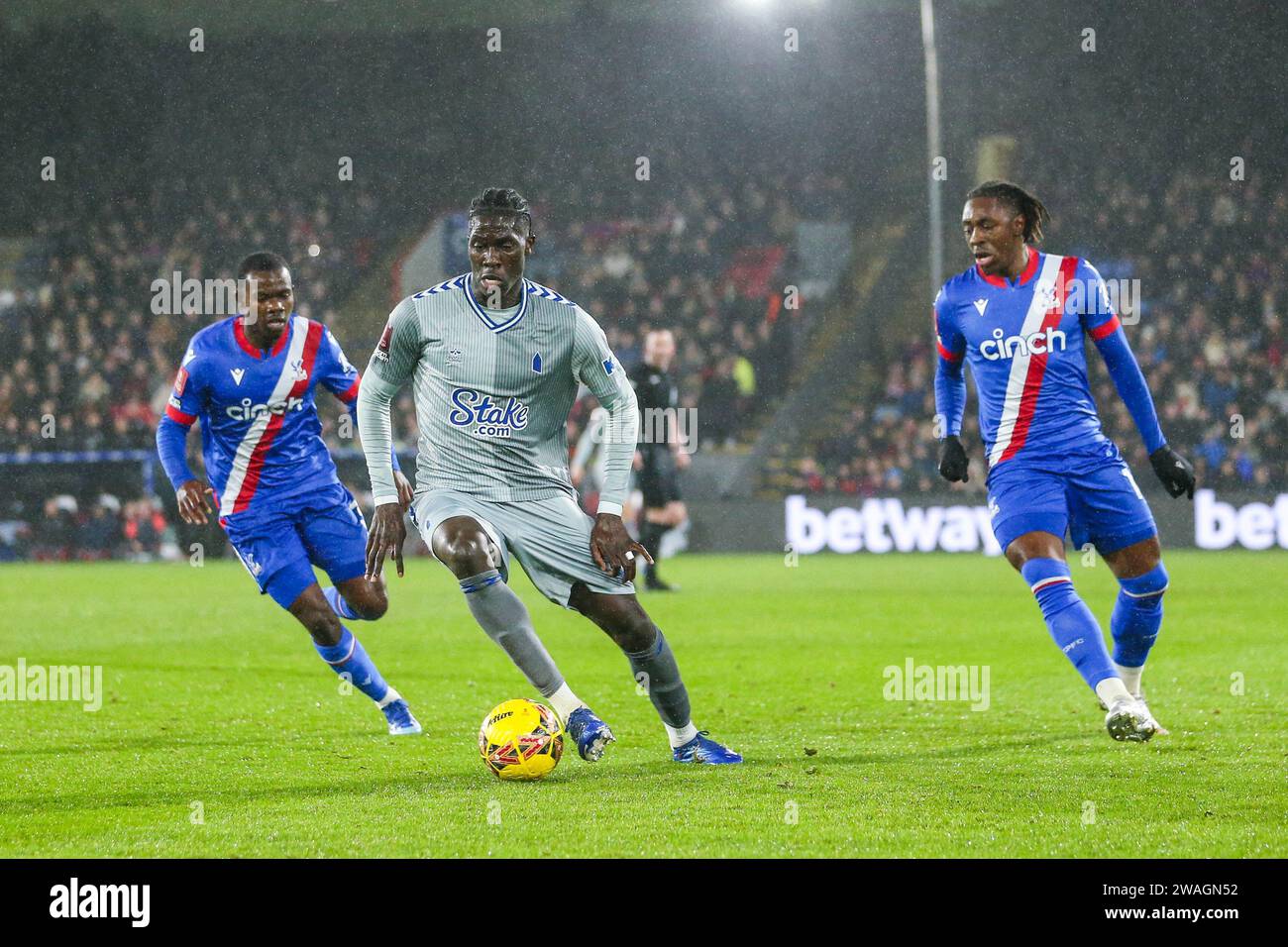 Eberechi eze crystal palace 2023 24 hi-res stock photography and images ...