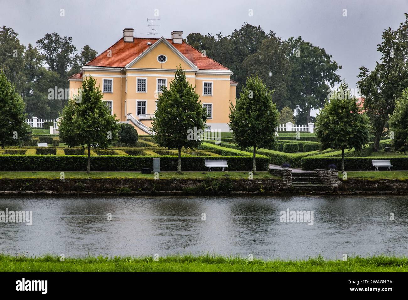Eau de pluie hi-res stock photography and images - Alamy