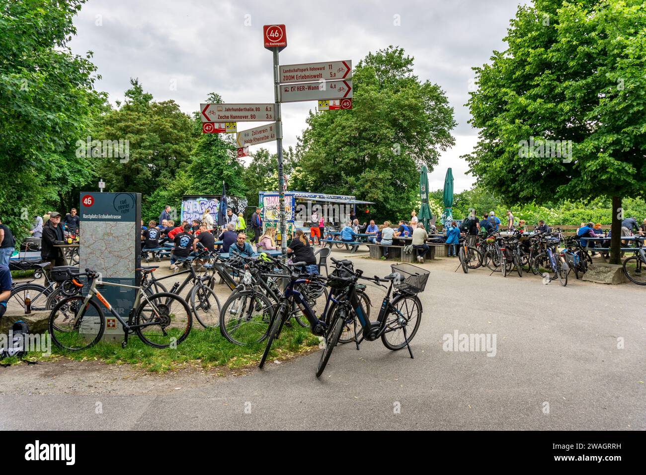 Erzbahntrasse cycle path in Gelsenkirchen, Erzbahnbude, snack bar ...