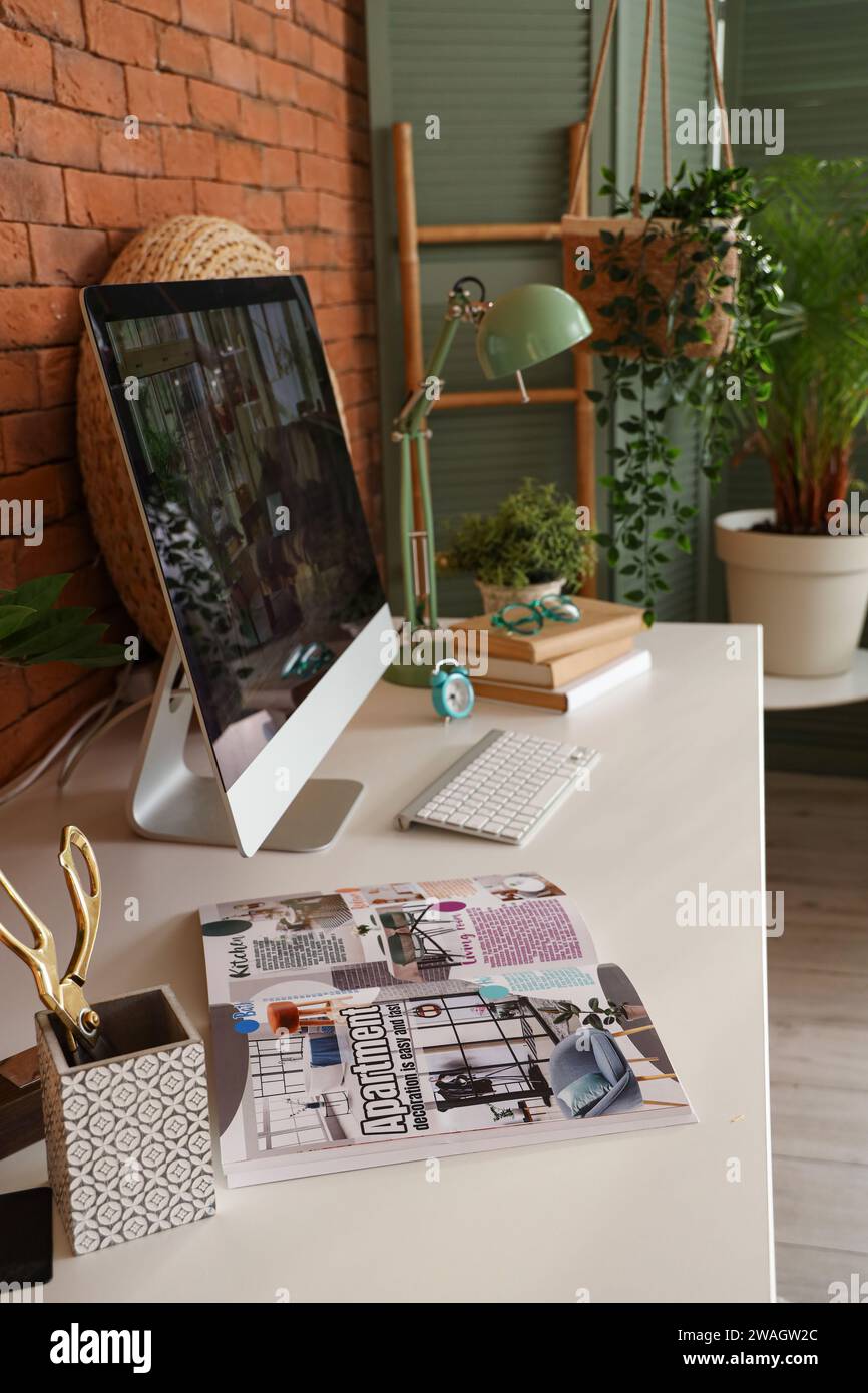 Modern workplace computer magazine hi-res stock photography and images ...
