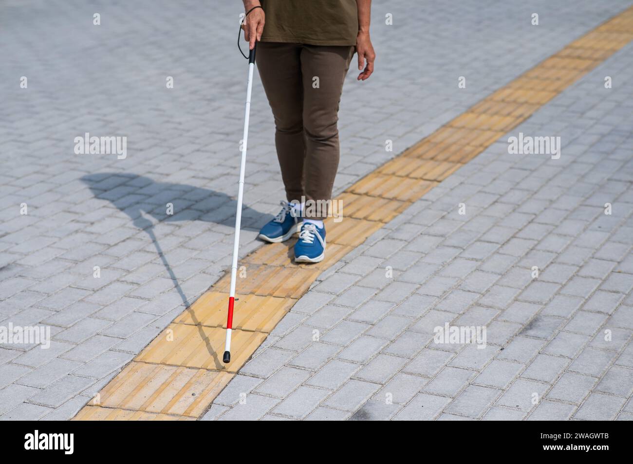 Tactile walking surface indicator hi-res stock photography and images ...