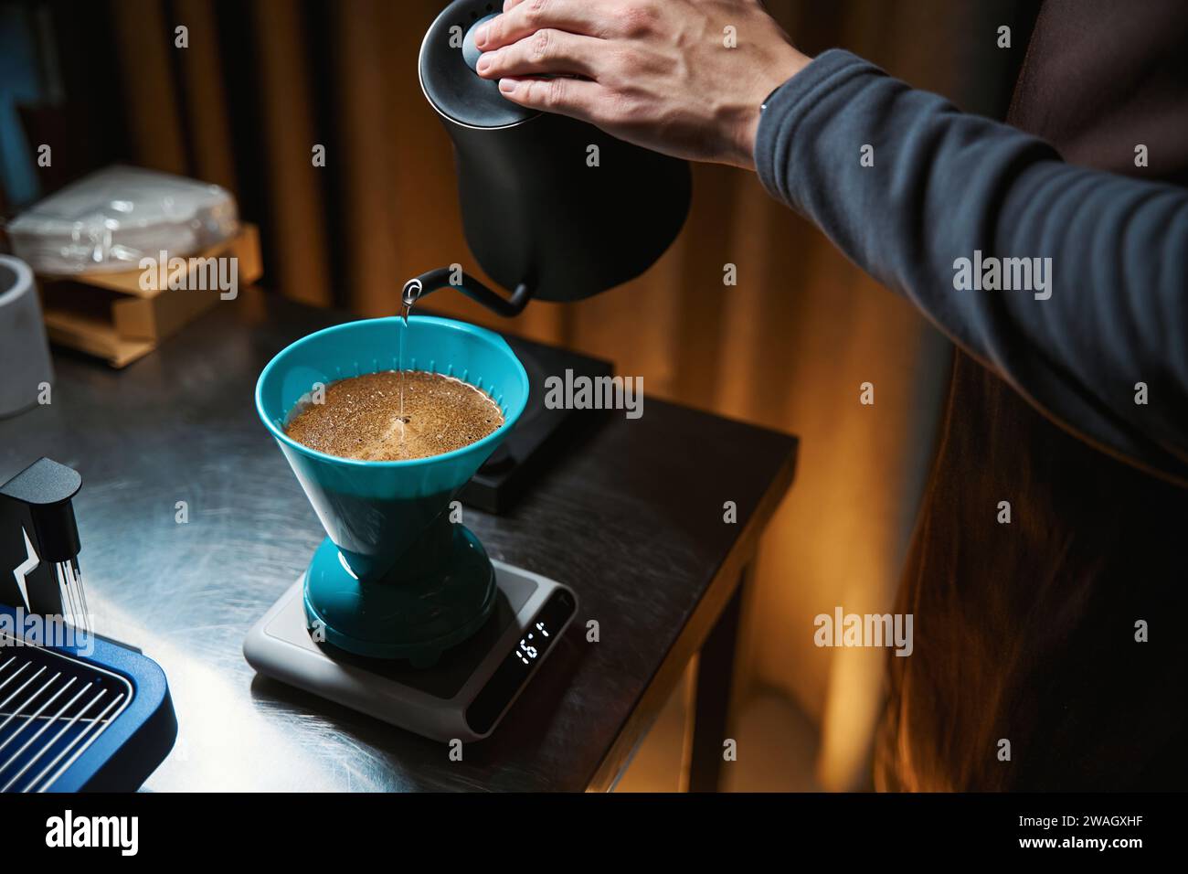 Manual pour over coffee maker hi-res stock photography and images - Alamy