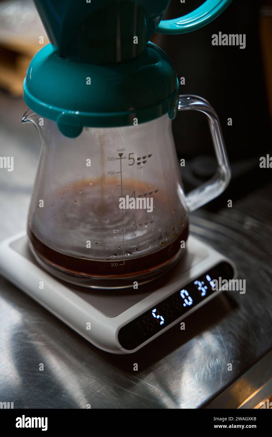 Process of preparation coffee in filter and weighing for ideal ...
