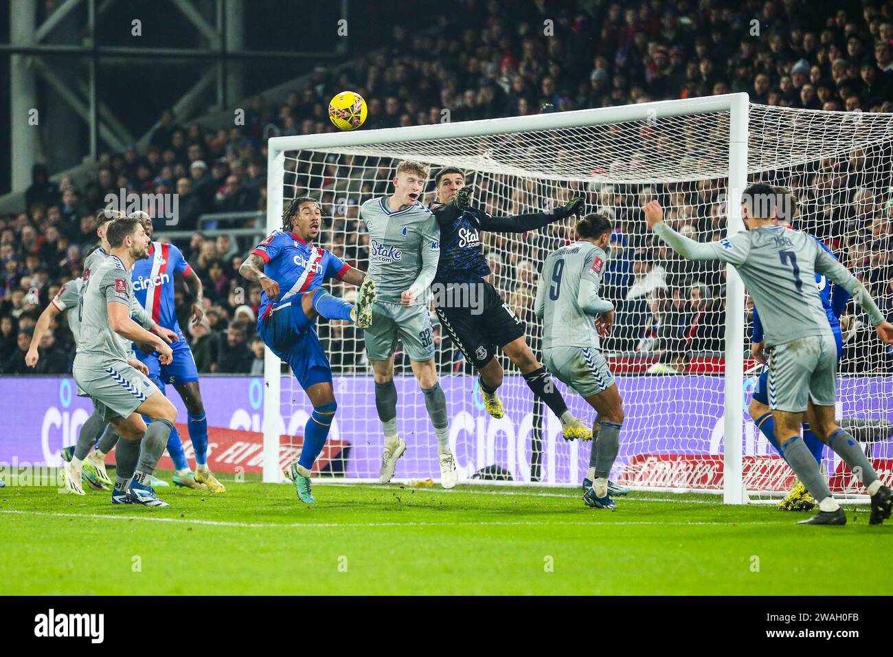 Everton goalkeeper Joao Virginia saves a shot during the Crystal Palace ...