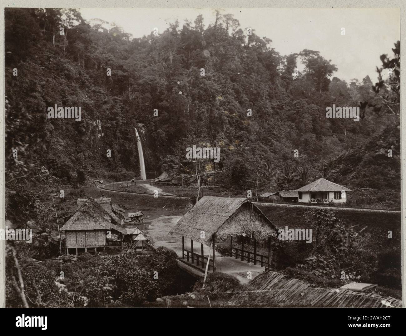 Spoorlijn and some buildings in the Anaikloof, 1891 - 1912 photograph ...