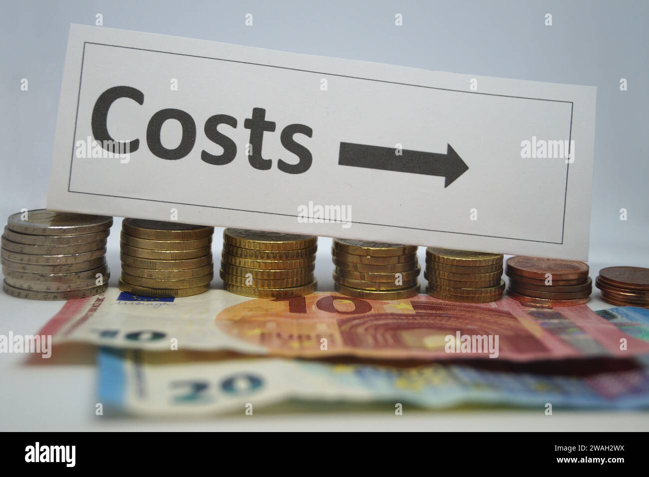 decreasing costs, symbol image Stock Photo - Alamy