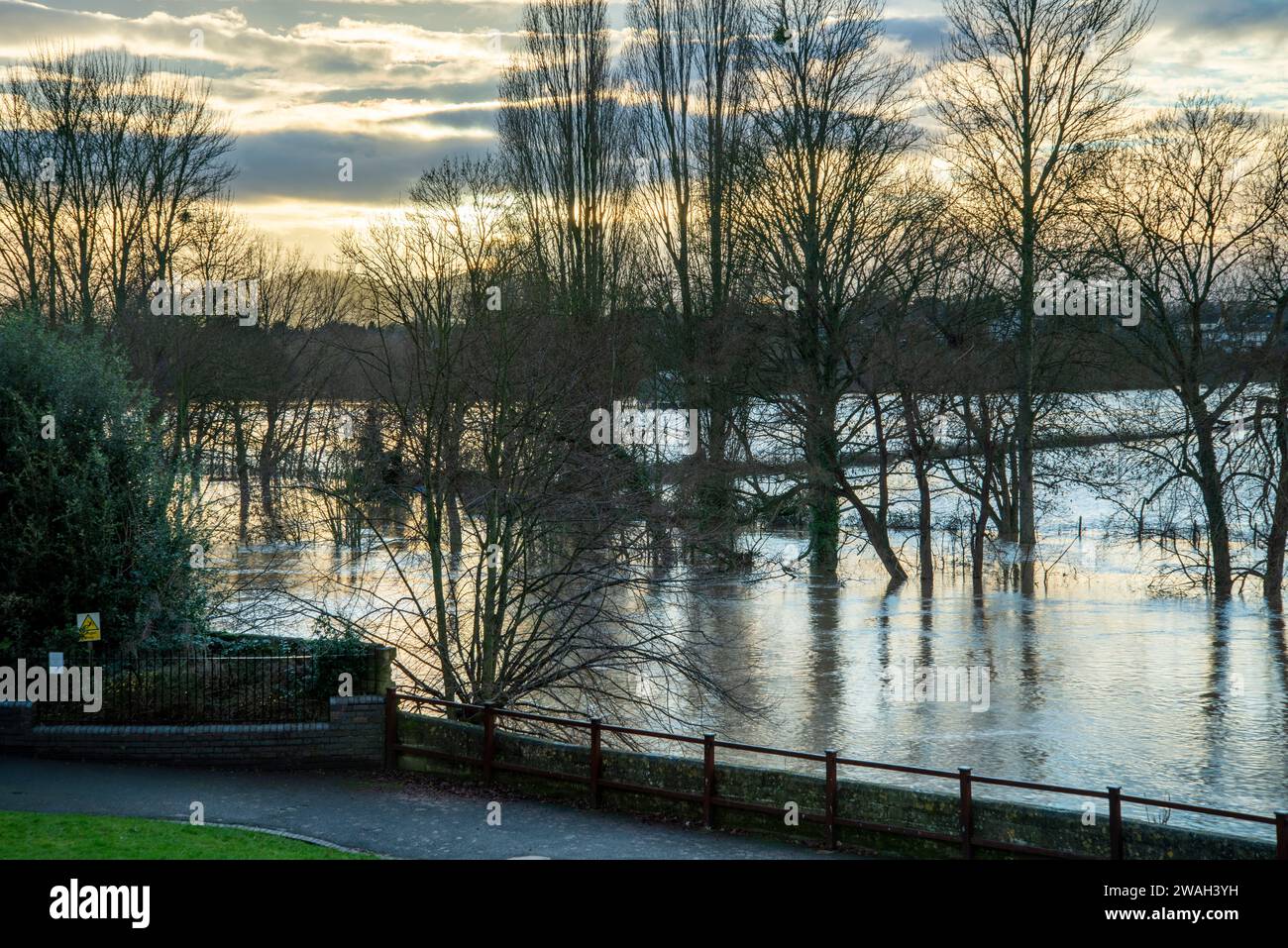 River flooded submerged breached hi-res stock photography and images ...