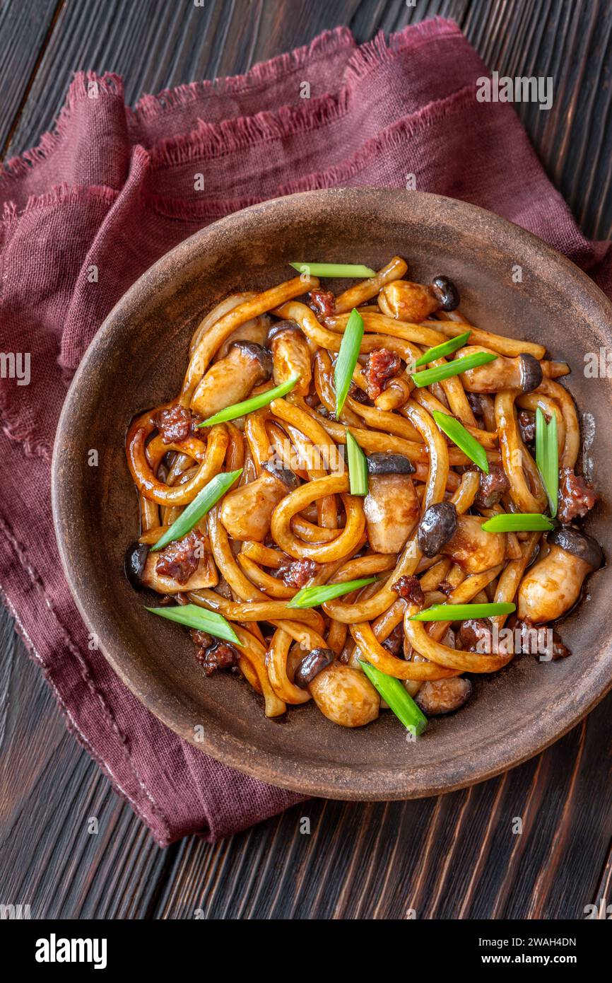 Bowl of yaki udon - stir fried udon noodles Stock Photo - Alamy