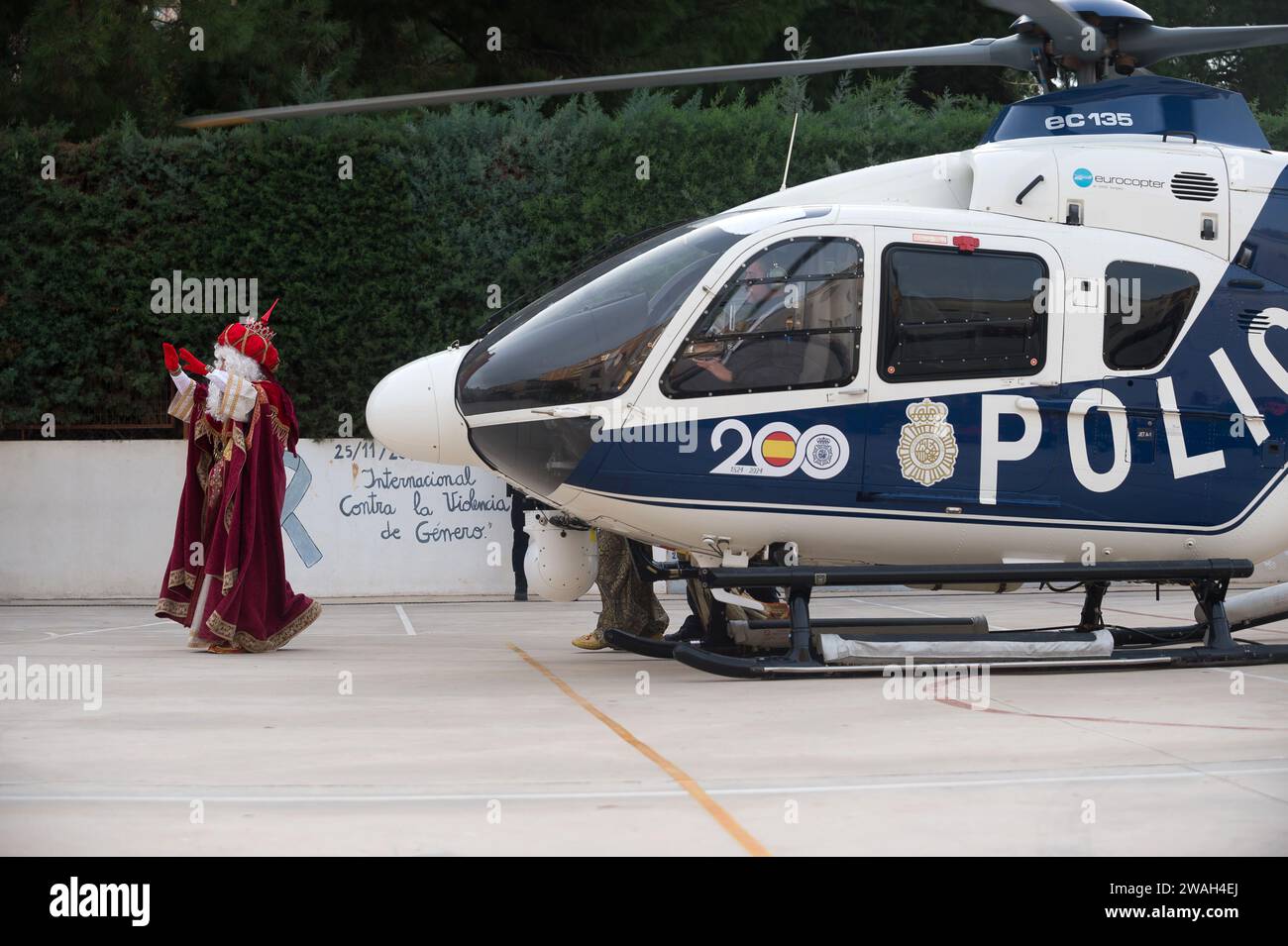 Malaga, Spain. 04th Jan, 2024. A man dressed as Melchior, depicting one ...