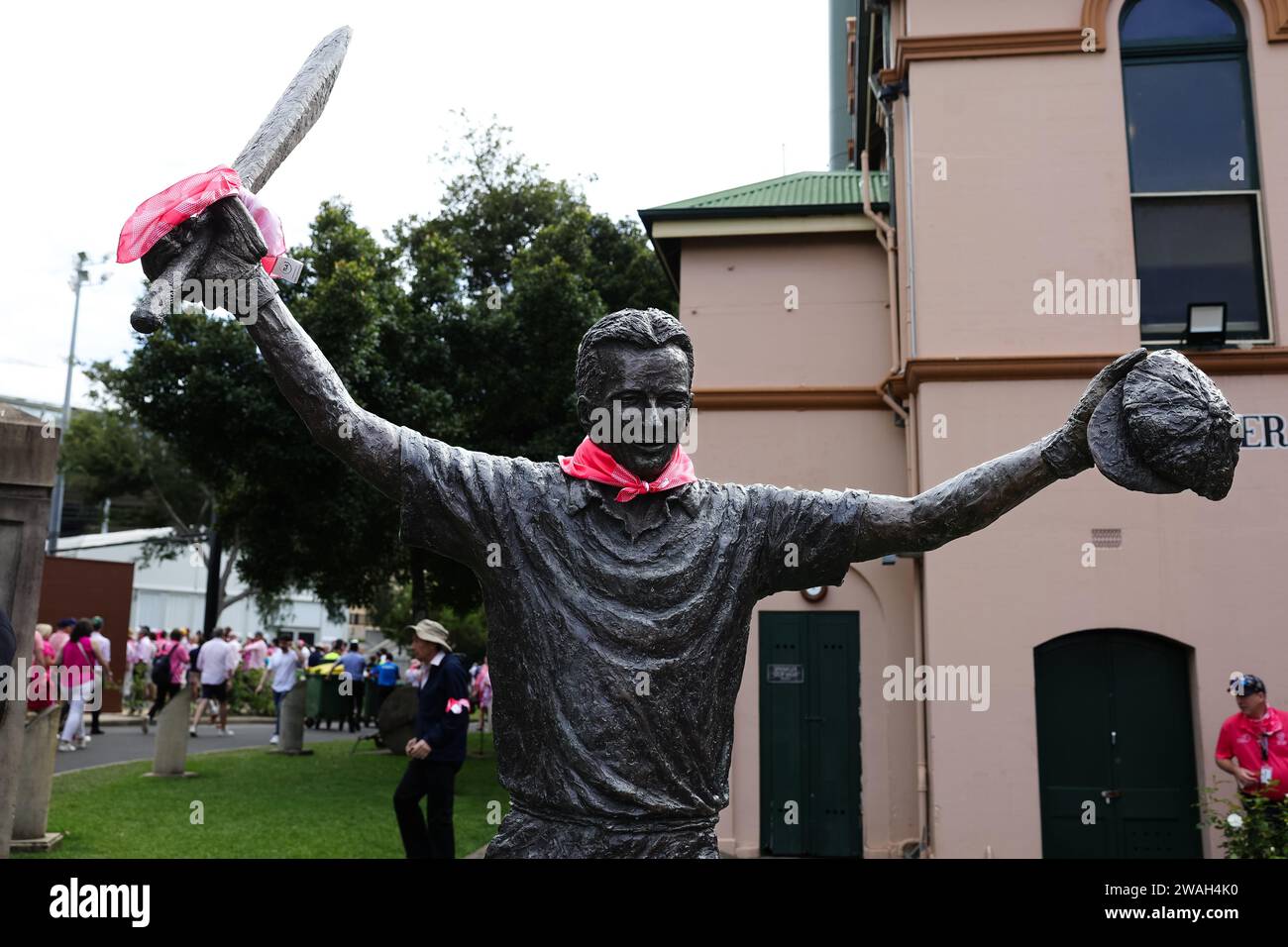 Sydney stadium statue hi-res stock photography and images - Alamy