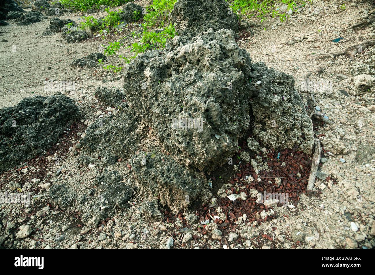 Large rock structure hi-res stock photography and images - Alamy