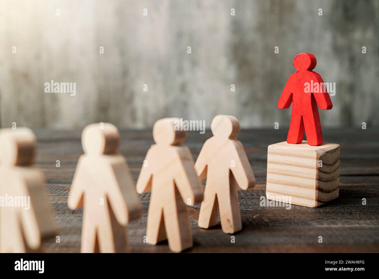 Stand out wooden figures hi-res stock photography and images - Alamy