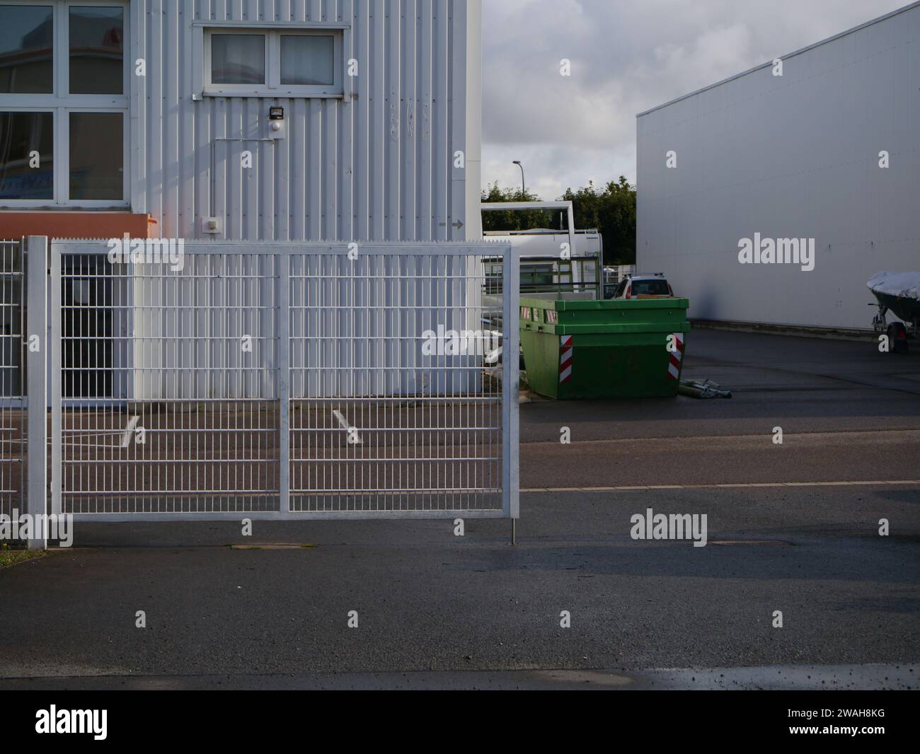 Factory fence hi-res stock photography and images - Alamy