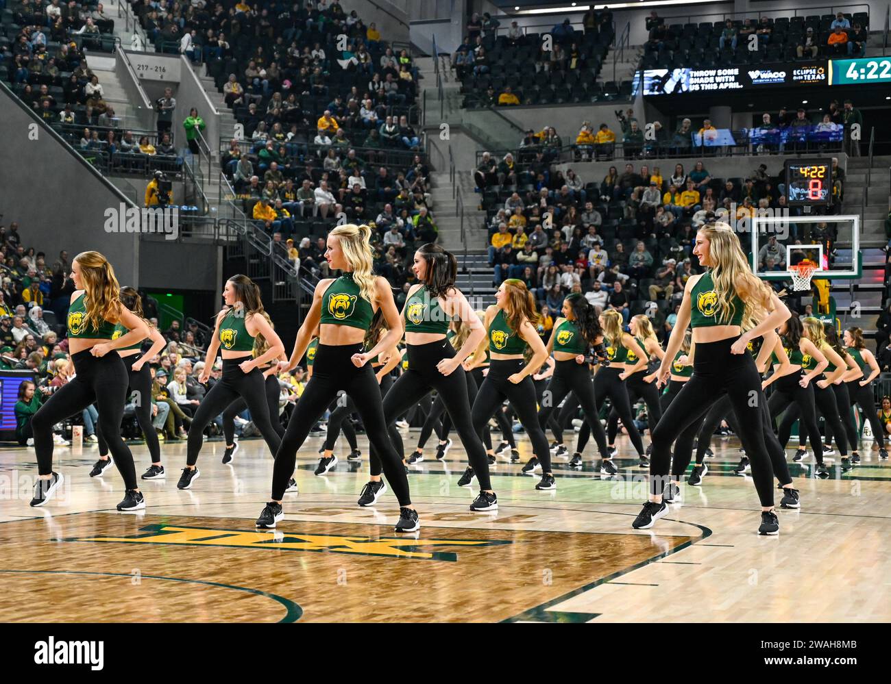 Waco, Texas, USA. 3rd Jan, 2024. Baylor Lady Bears song leaders perform ...