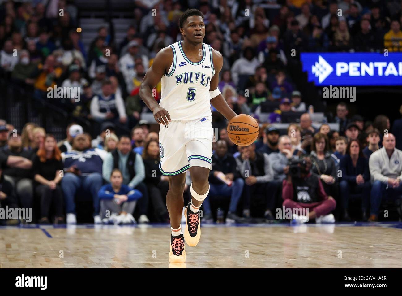 Minnesota Timberwolves guard Anthony Edwards (5) handles the ball ...