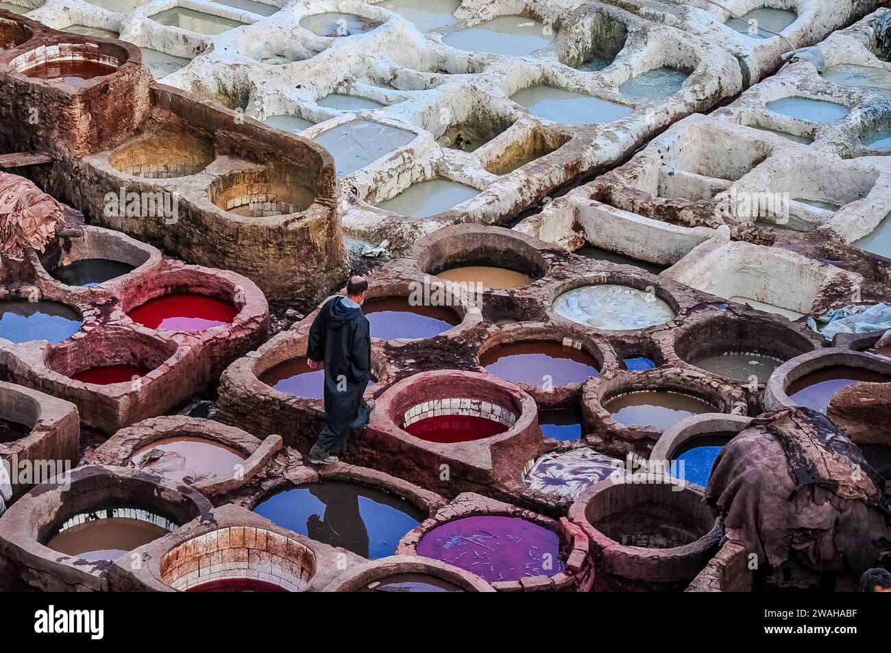 Chaouwara Tanneries, Fes el Bali, Fes, Morocco. Colour Stock Photo - Alamy