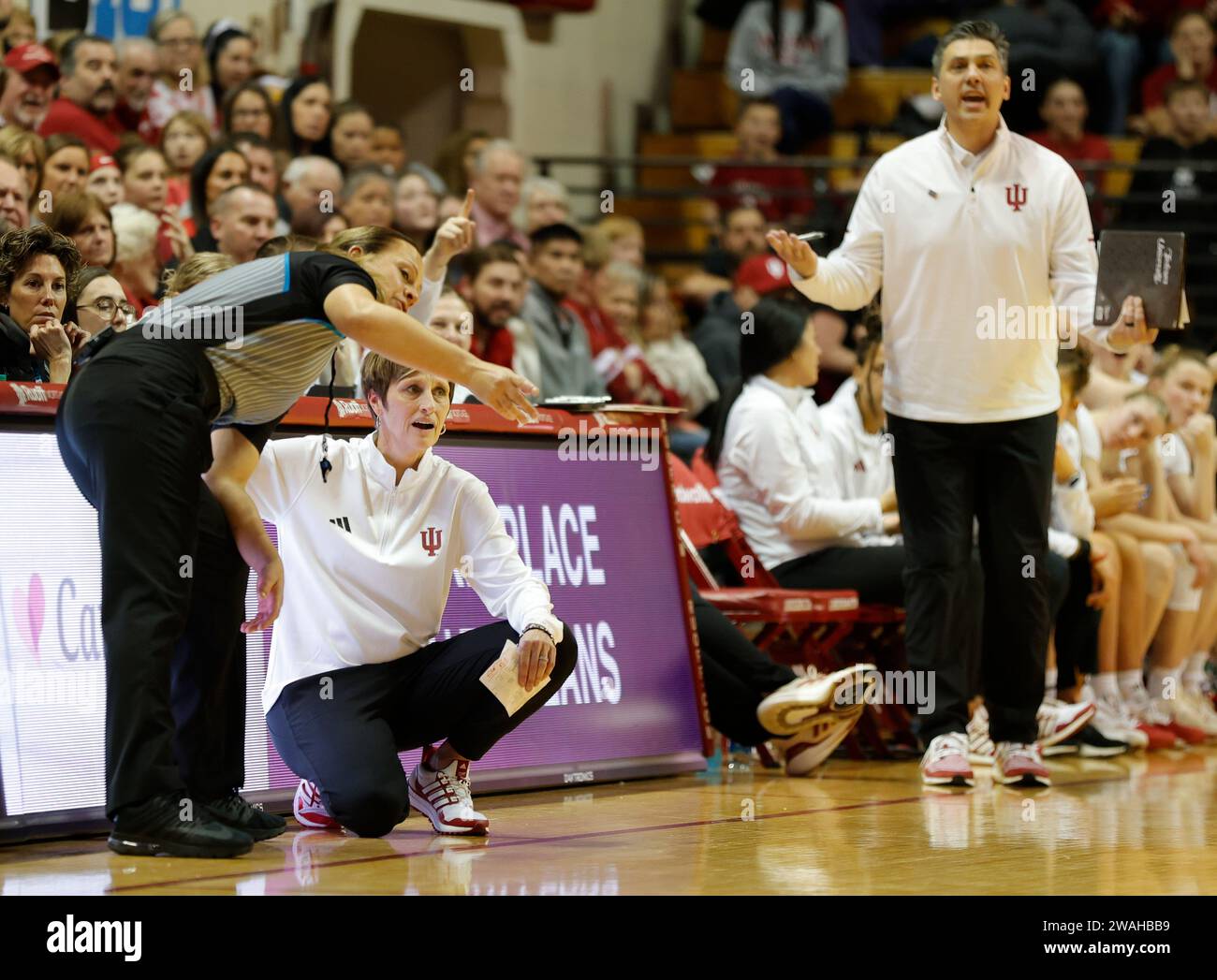 Ncaa women's basketball coaches hi-res stock photography and images - Alamy