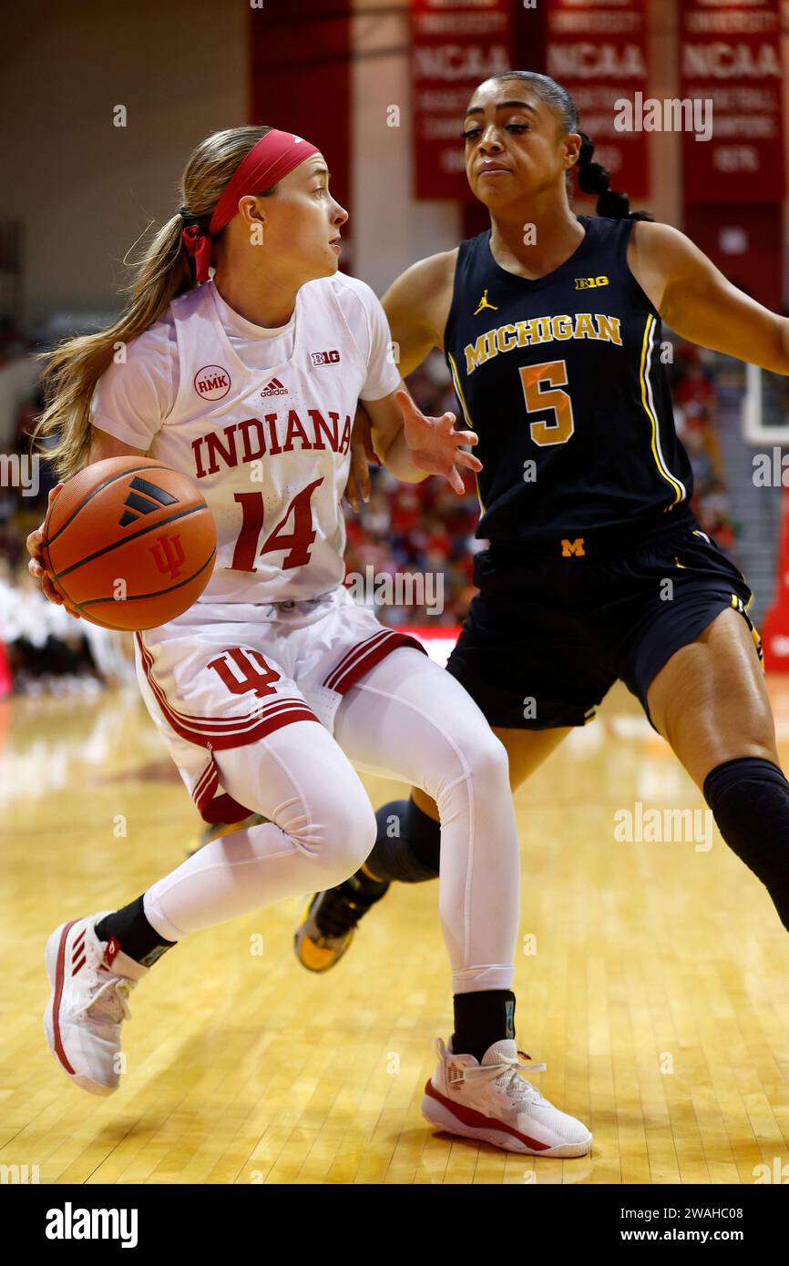 BLOOMINGTON, IN - JANUARY 04: Indiana Hoosiers guard Sara Scalia (14 ...