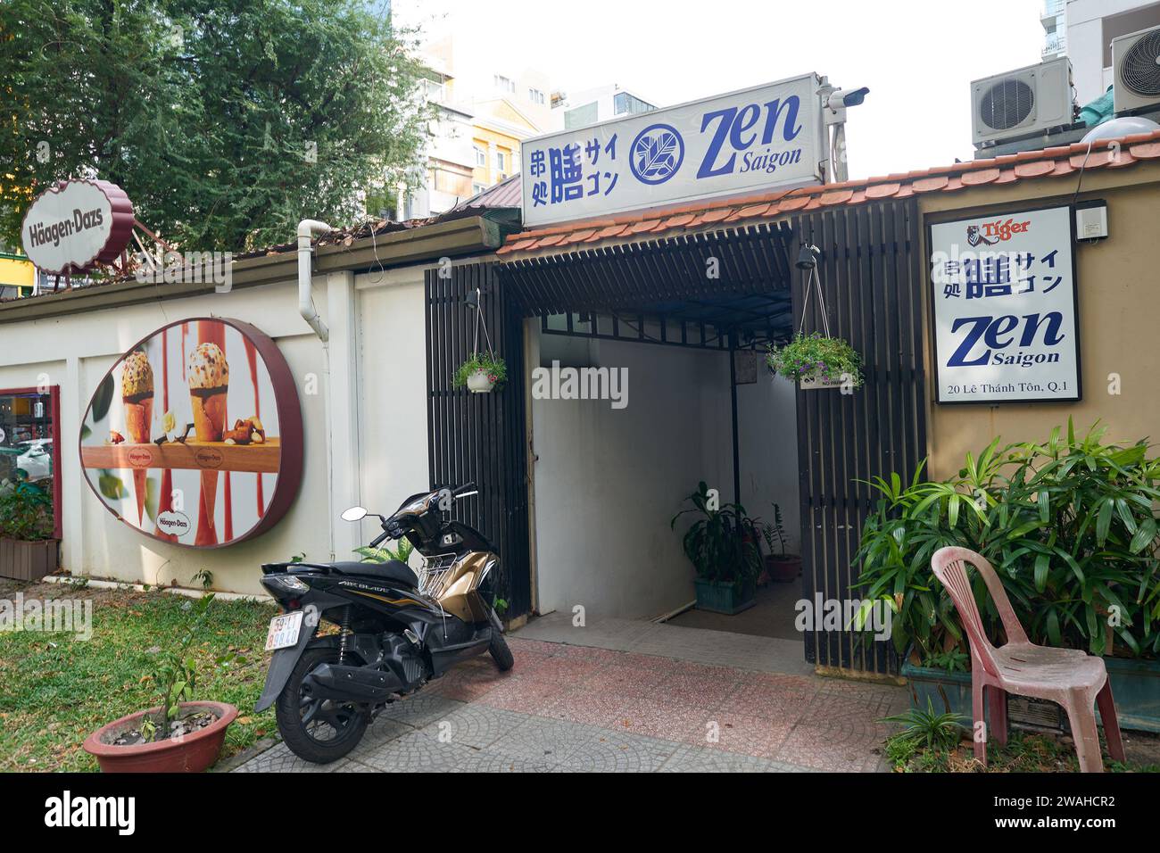 20 le thanh ton hi-res stock photography and images - Alamy