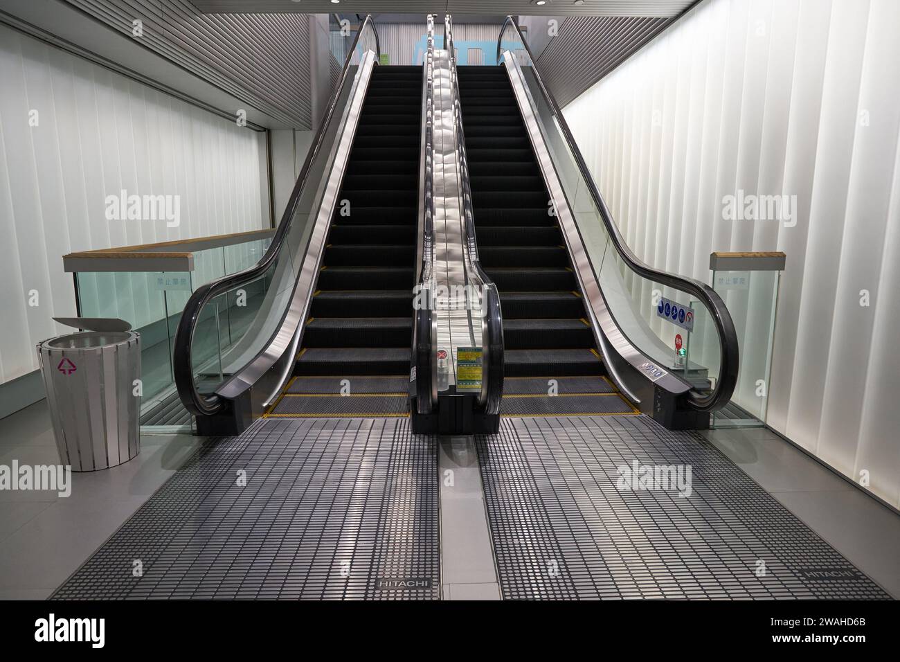 Escalator handrails hi-res stock photography and images - Alamy