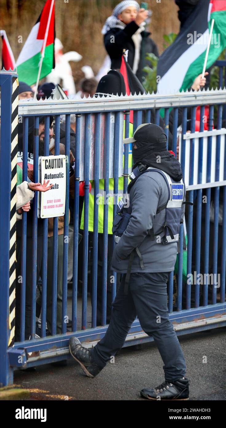 Factory security gate guard hi-res stock photography and images - Alamy