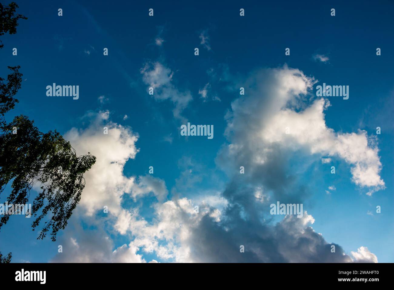 Clouds floating across sky hi-res stock photography and images - Alamy