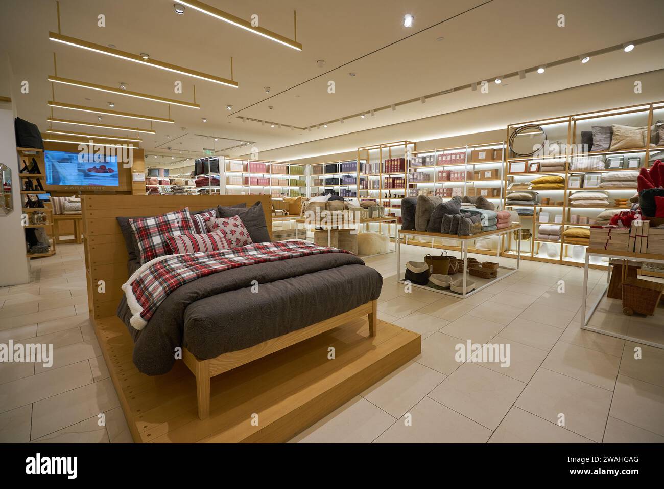 Linen store inside interior hi-res stock photography and images - Alamy