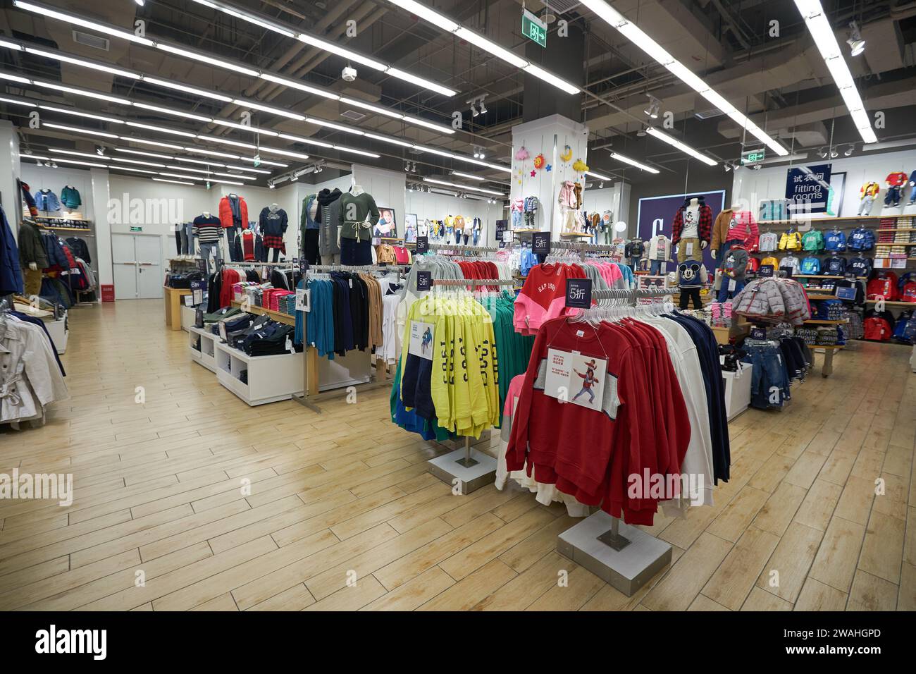 Gap retail shop interior hi-res stock photography and images - Alamy