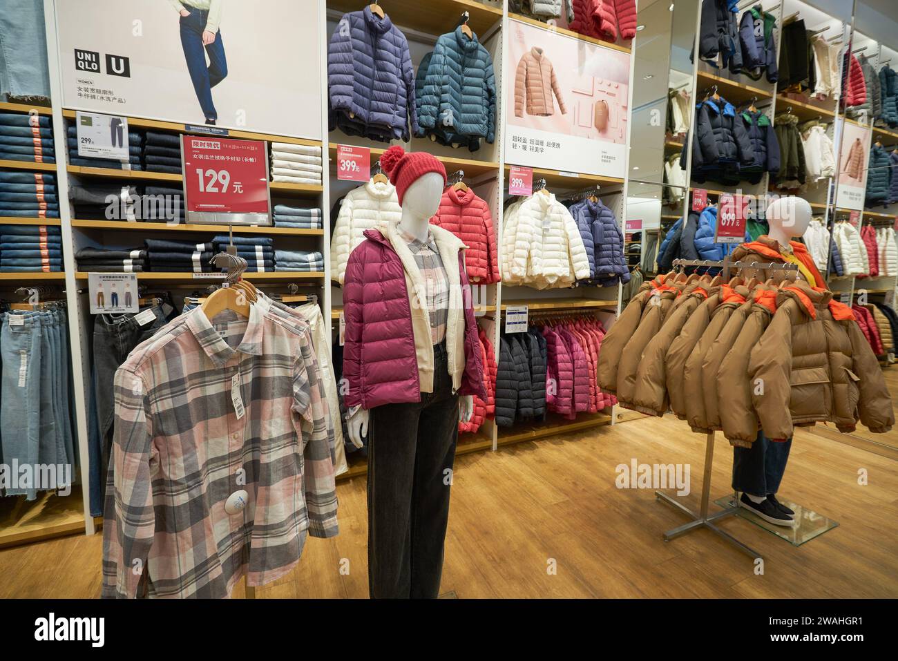 Uniqlo store shelves hi-res stock photography and images - Alamy