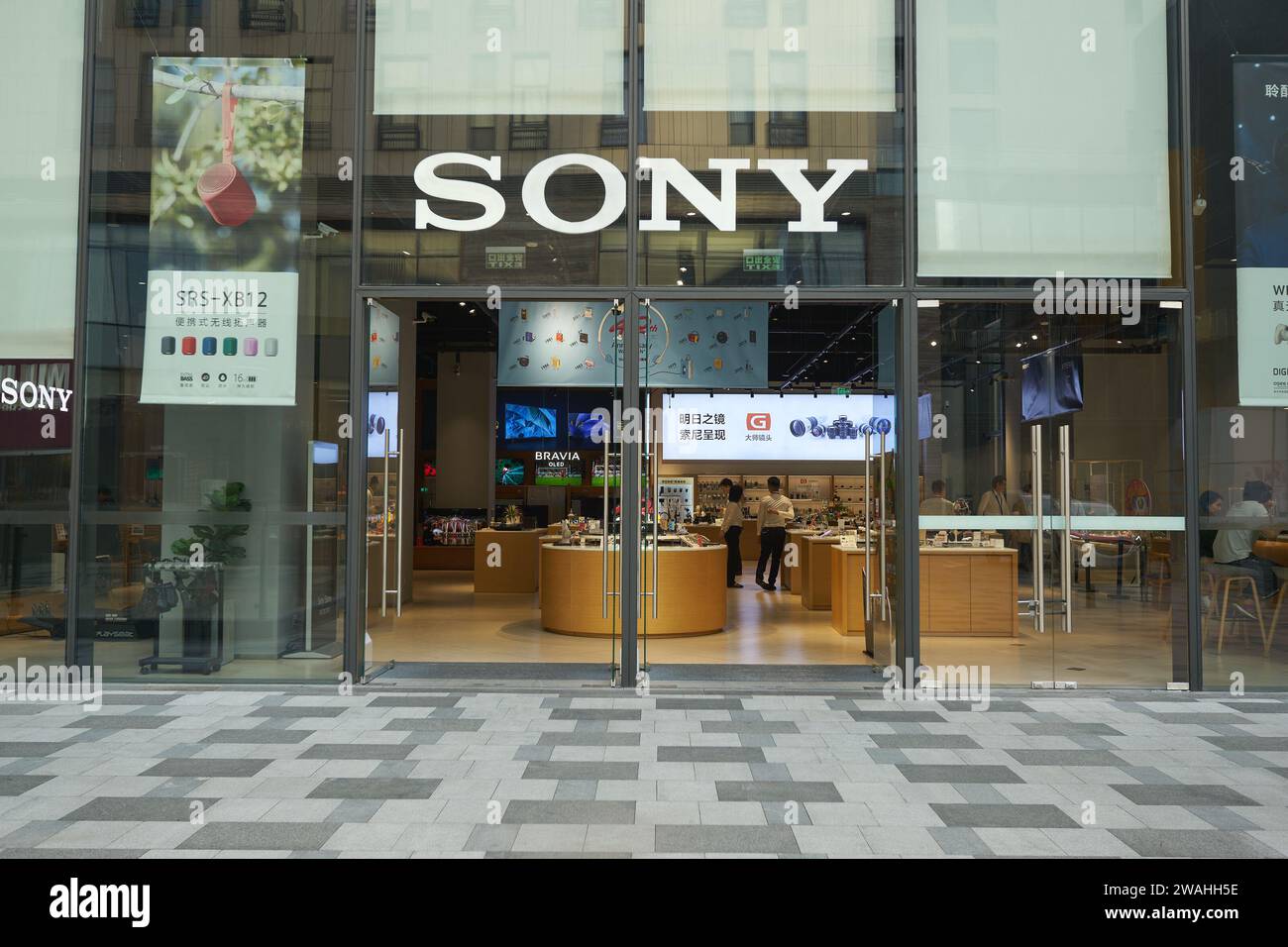 Sony store hi-res stock photography and images - Alamy
