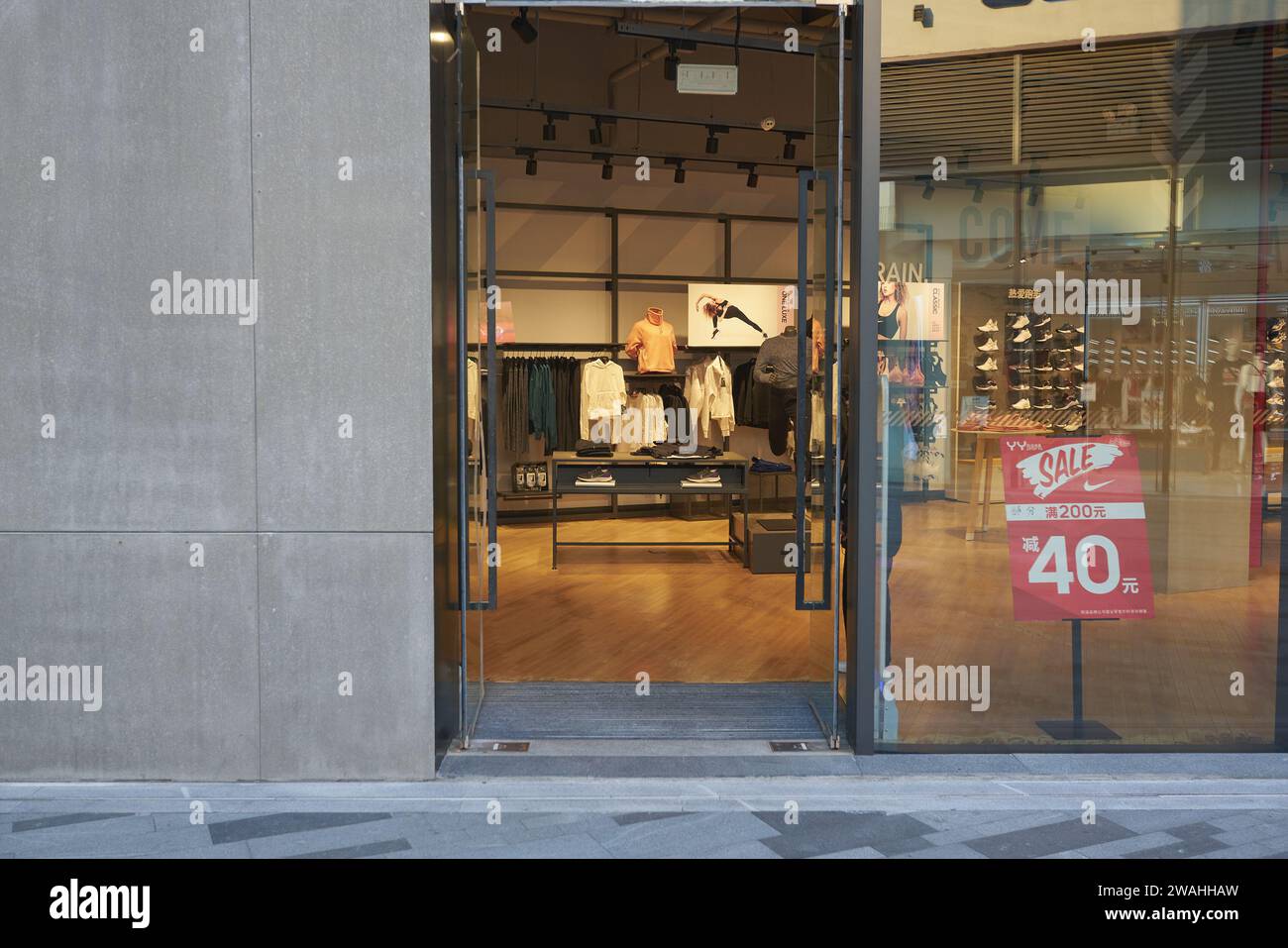 Nike store entrance hi-res stock photography and images - Alamy