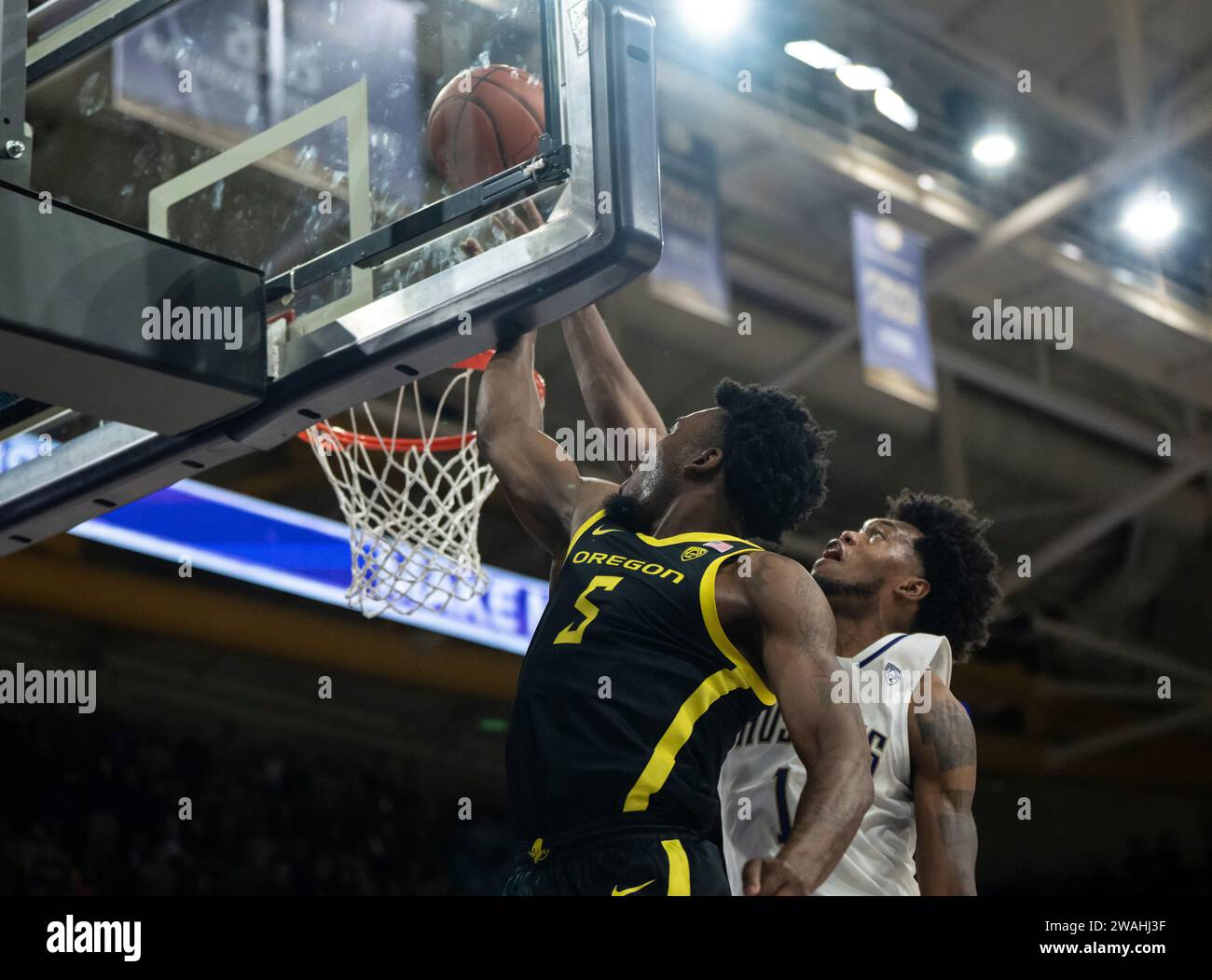 Oregon guard Jermaine Couisnard, left, shoots against Washington ...