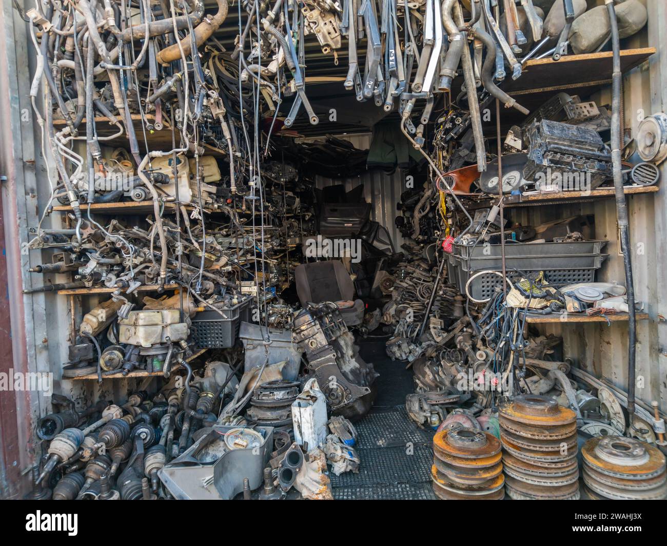 Car filled with junk hi-res stock photography and images - Alamy
