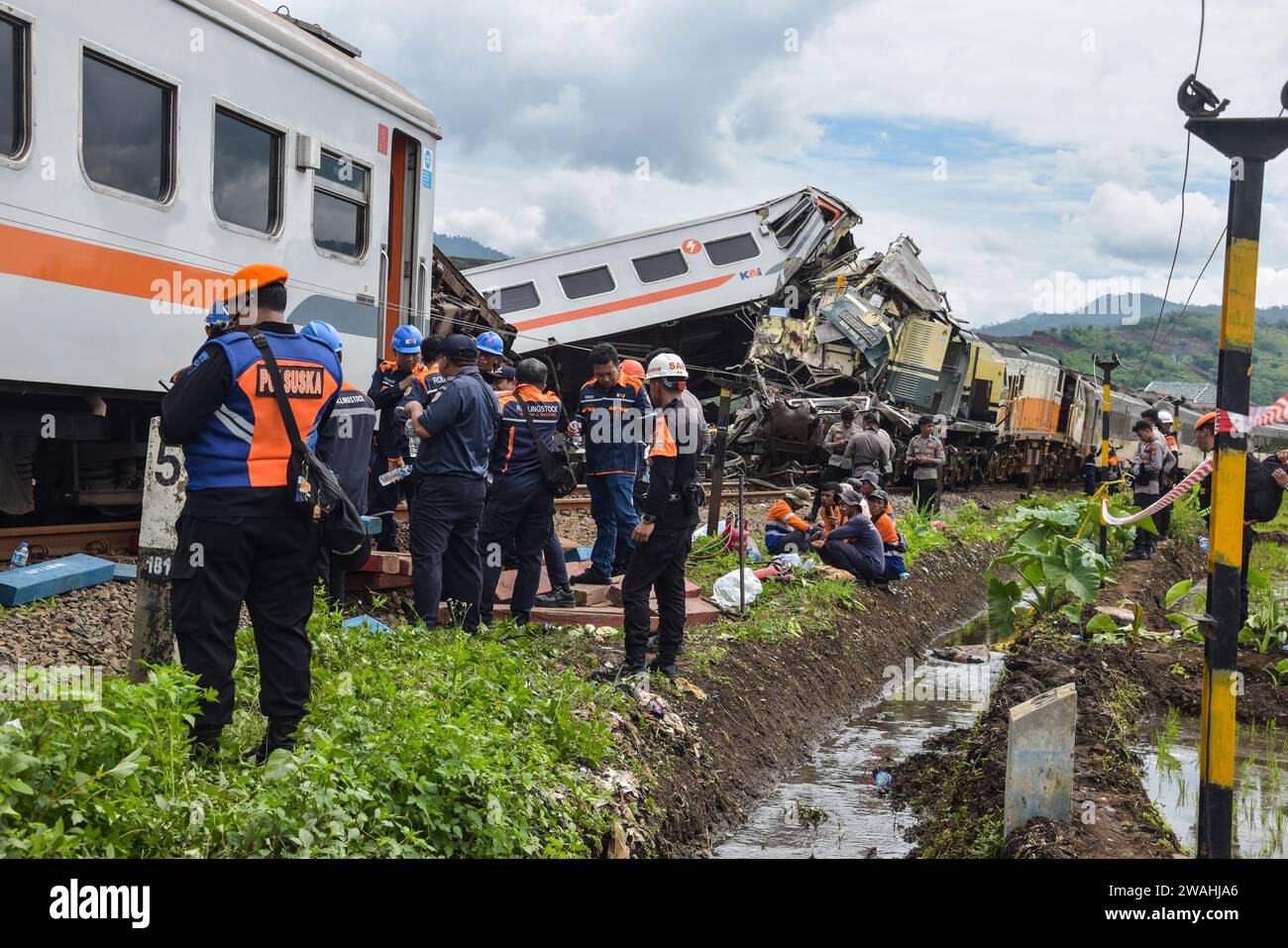 Bandung raya local train hi-res stock photography and images - Alamy