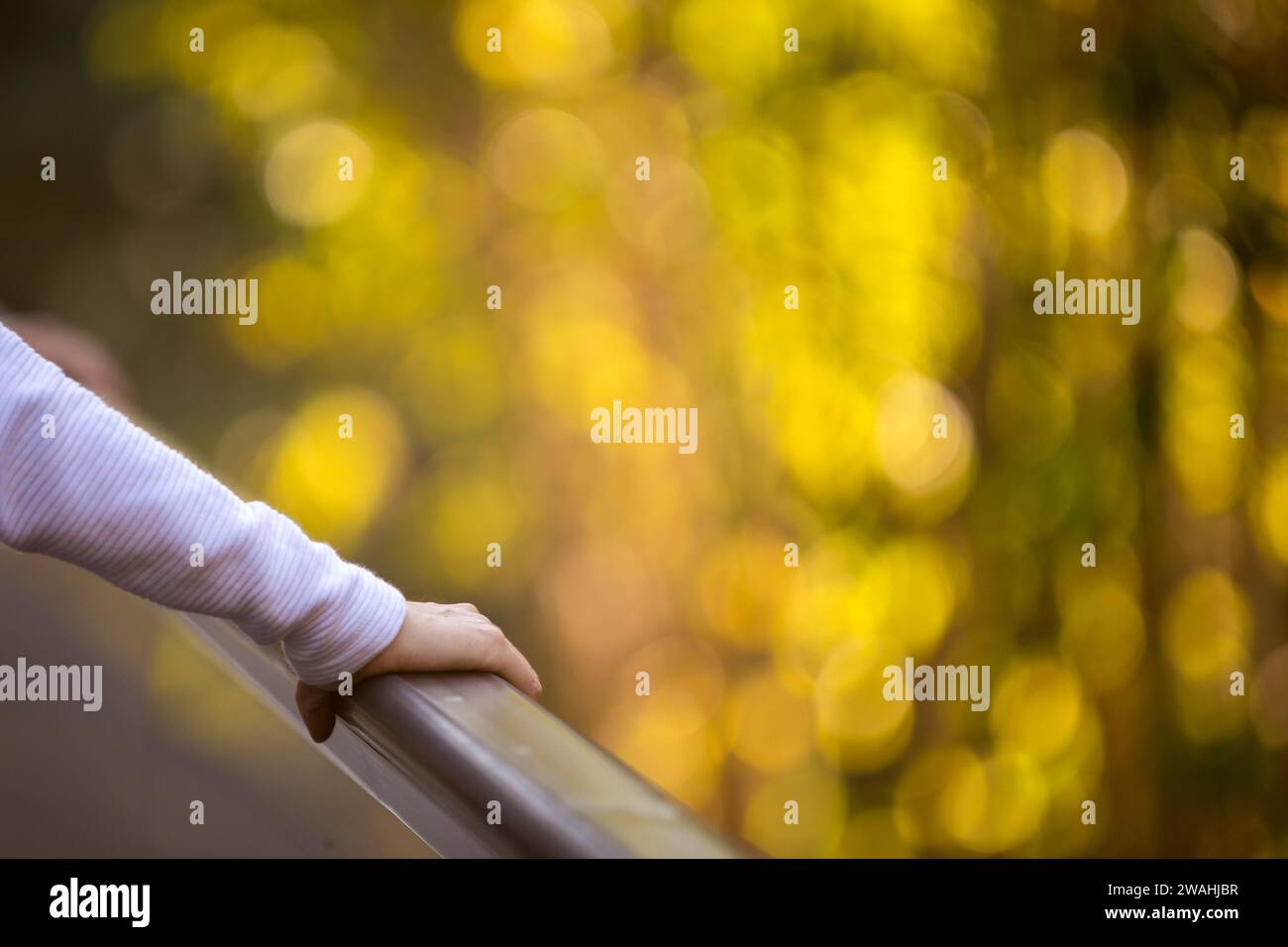 Womans Hand gripping travelator railing Stock Photo - Alamy Womans Hand gripping travelator railing Stock Photo - Alamy