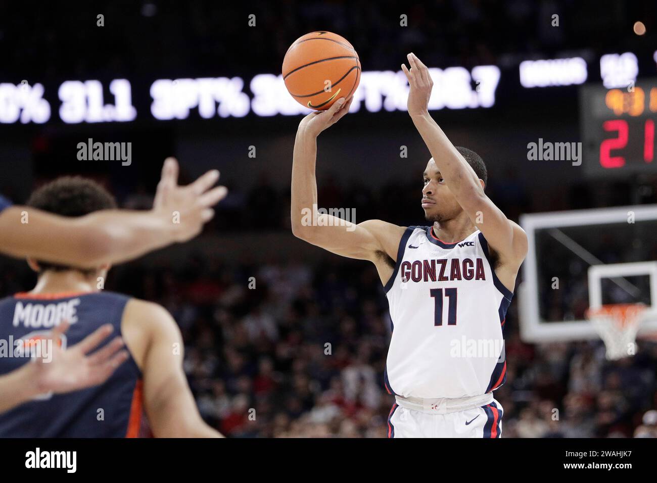 Gonzaga guard Nolan Hickman (11) shoots during the second half of the ...
