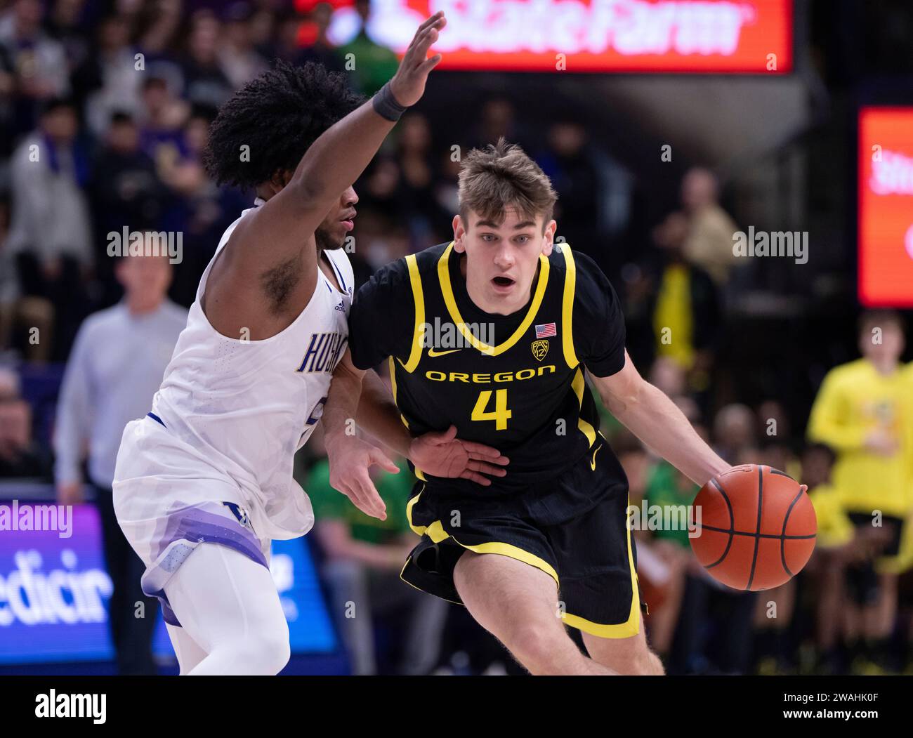 Oregon guard Brennan Rigsby (4), dribbles the ball past Washington ...