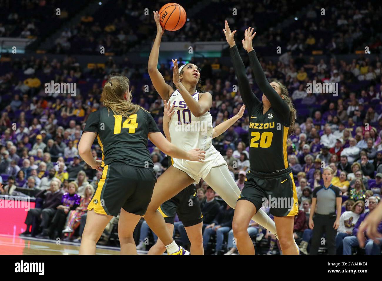Baton Rouge, LA, USA. 04th Jan, 2024. LSU's Angel Reese (10) puts up an ...
