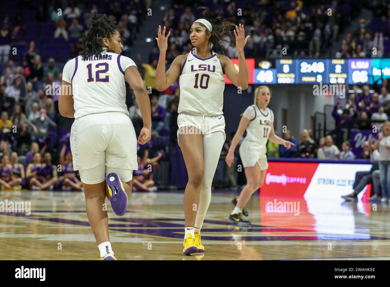 Baton Rouge, LA, USA. 04th Jan, 2024. LSU's Angel Reese (10) puts her ...