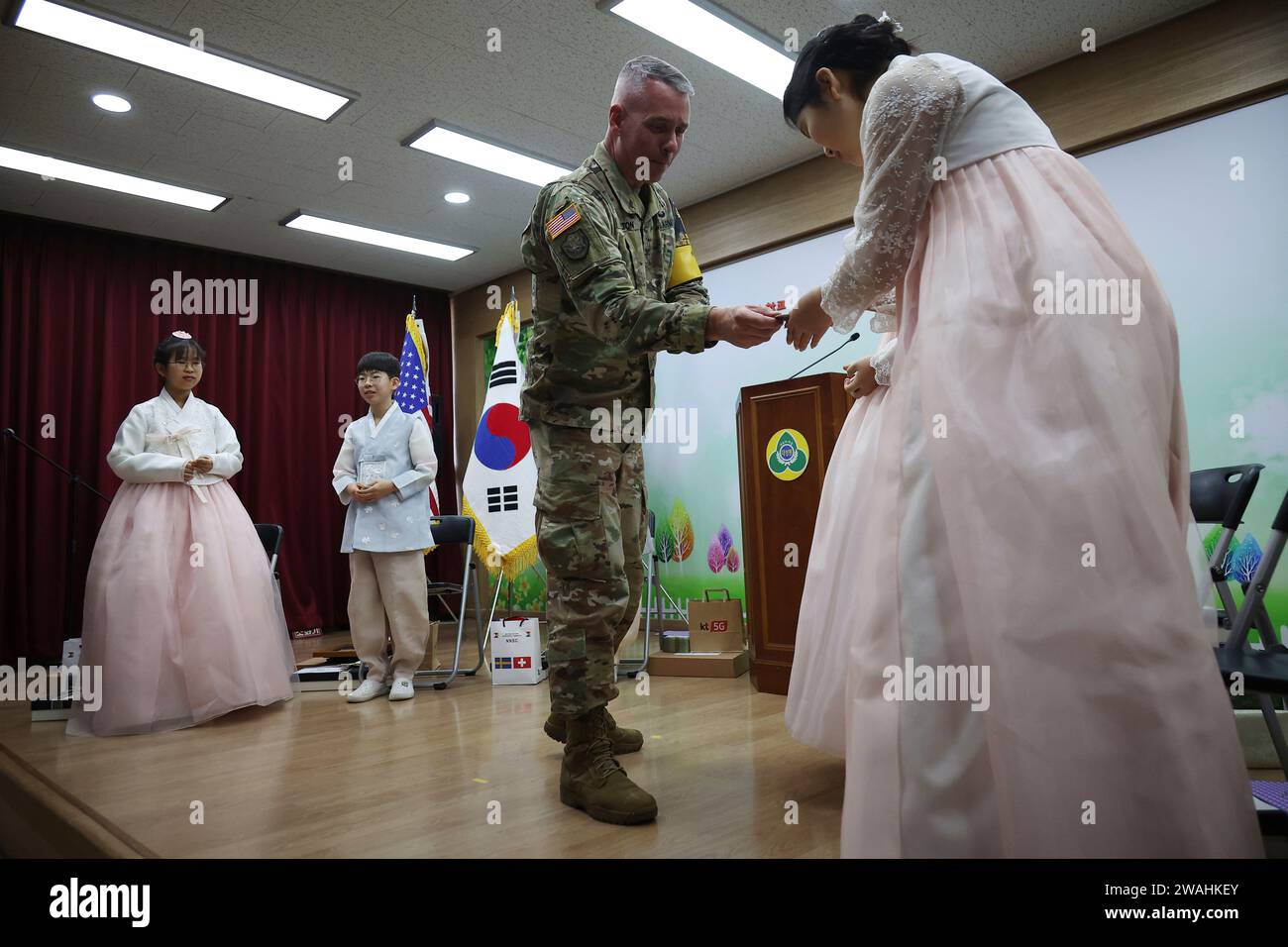 Jung Yu-hwa, a graduate of the school receives an award during a ...
