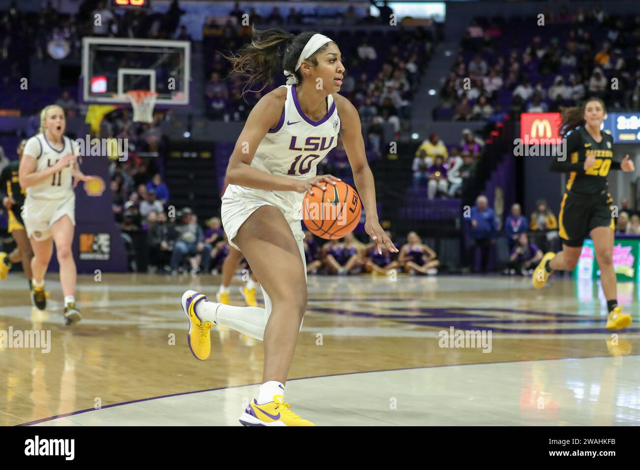 Baton Rouge, LA, USA. 04th Jan, 2024. LSU's Angel Reese (10) looks to ...