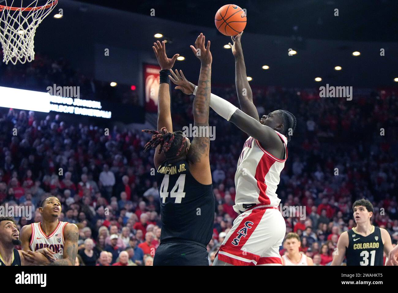 Arizona center Oumar Ballo (11) during the second half of an NCAA ...