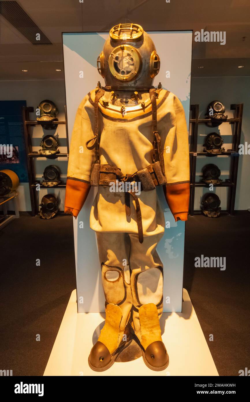 Diving suit hi-res stock photography and images - Alamy